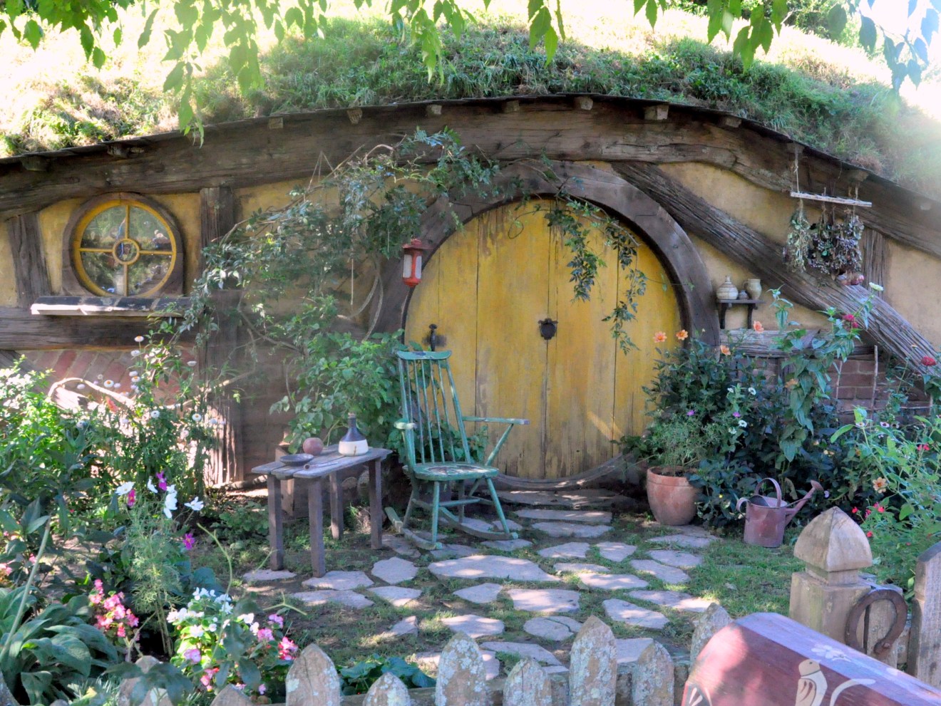 Hobbiton Movie Set: A Gardener’s Delight and a Movie-goer’s Dream ...